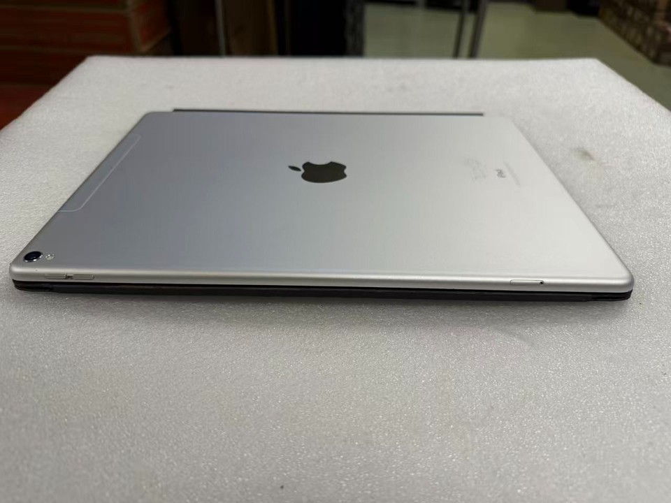 Apple iPad Pro 2nd Generation 64GB - 12.9" - Wi-Fi + Cell w/keyboard ...