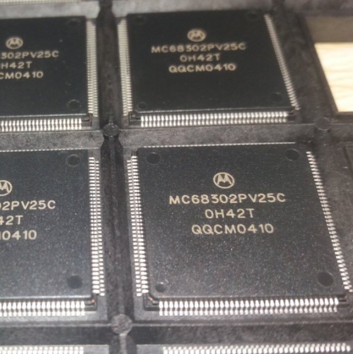 1PCS IC MOTOROLA LQFP-144(QFP-144) MC68302PV25C MC68302PV25 MC68302PV ...