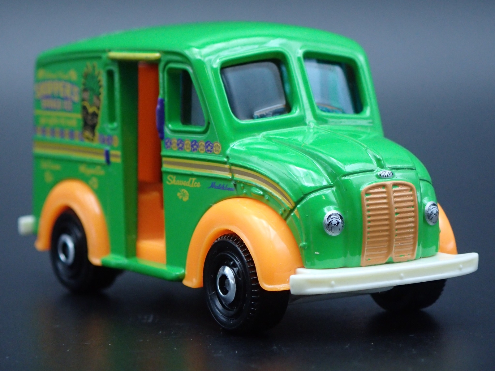 1937 - 1986 DIVCO TRUCK SKIPPERS SHAVED ICE 1:64 SCALE DIORAMA DIECAST ...