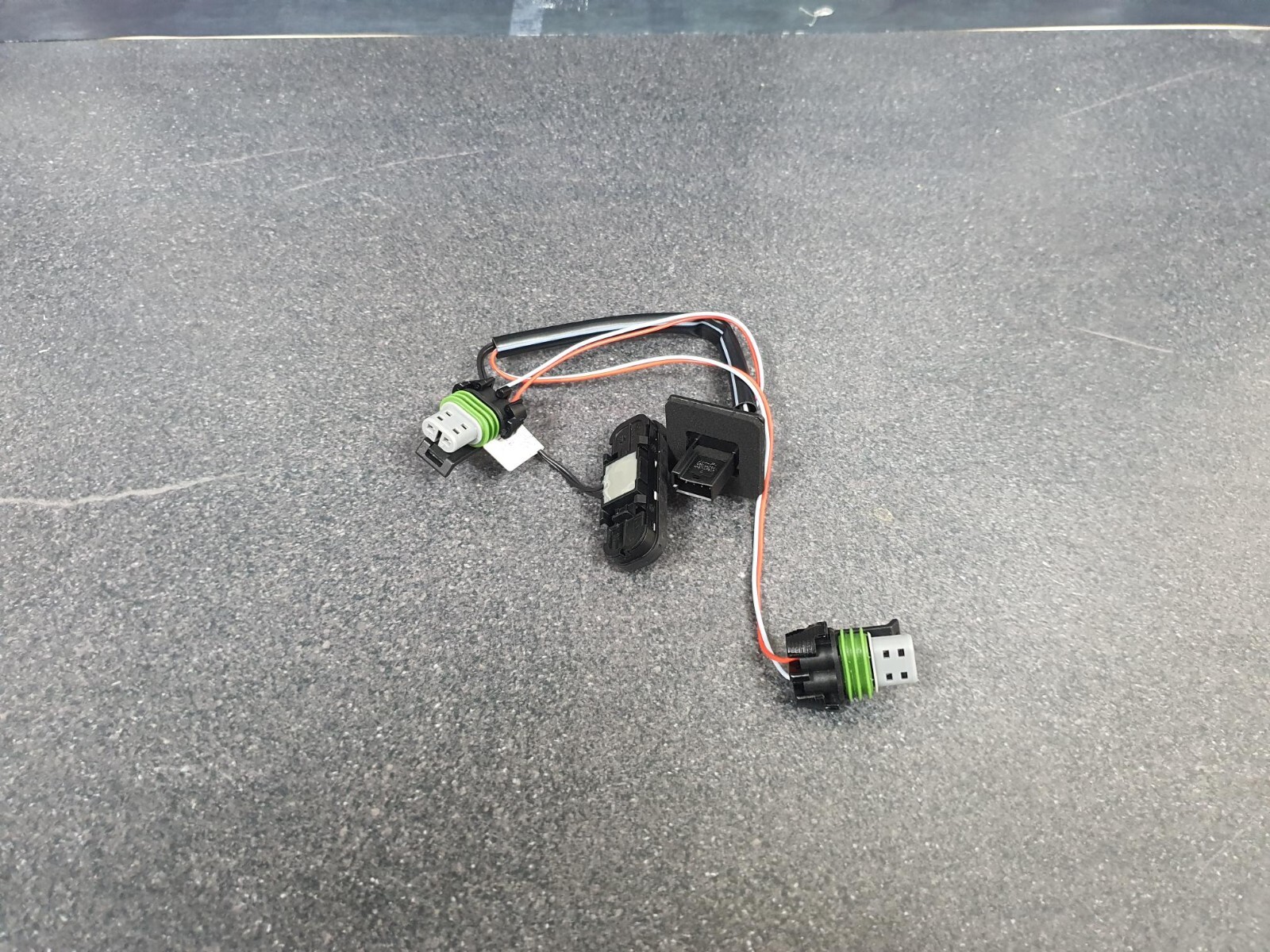 NEW OE VAUXHALL INSIGNIA TOURER ESTATE TAILGATE OPENING SWITCH NEW ...