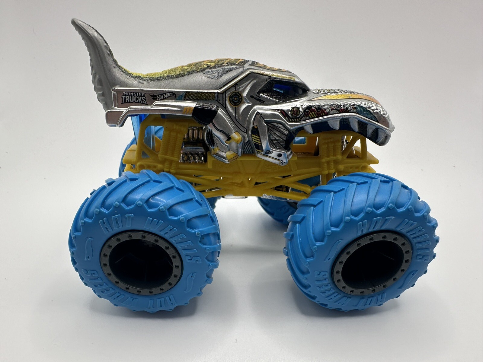 Hot Wheels Monster Trucks MEGA WREX Dinosaur Monster Truck 1:64 Silver ...