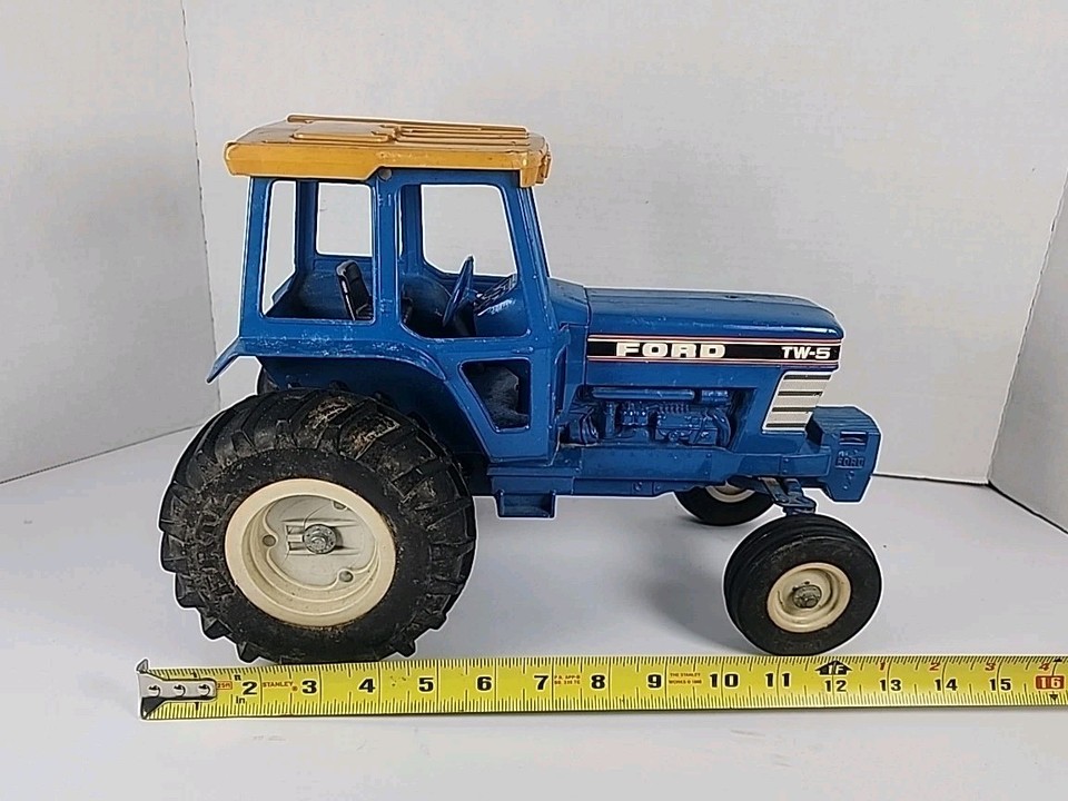 FORD TW-5 Tractor 1:12 Black Stripe w WIDE Tires ERTL HUGE Toy Die-cast ...