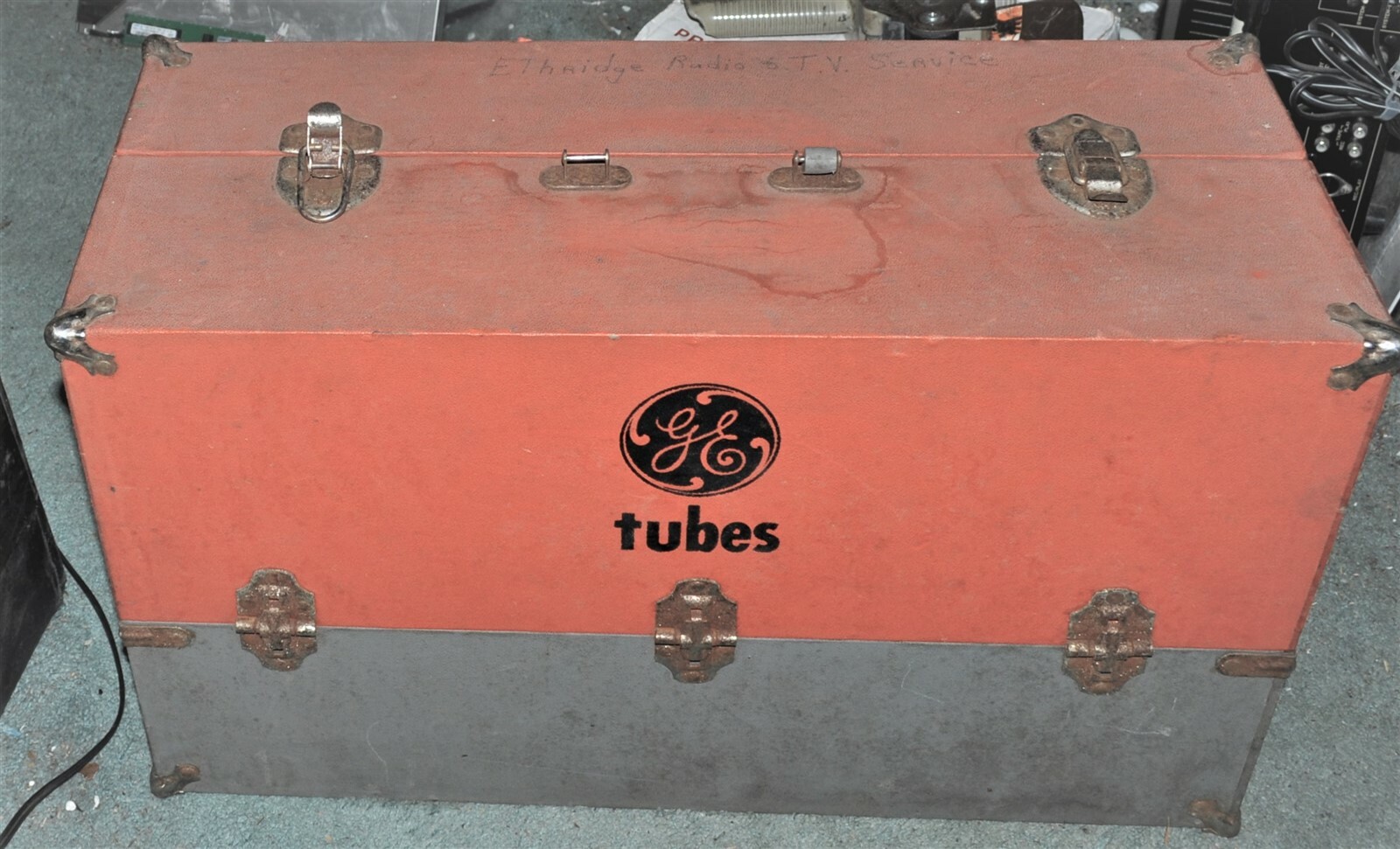 GE TV RADIO SERVICEMAN TUBE CADDY WITH 150+ SCRAP TUBES VINTAGE SURPLUS ...