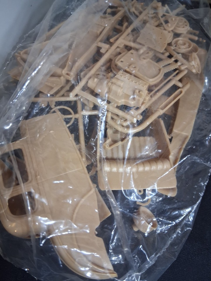 1:25 Vintage AMT 32 Ford Coupe beige plastic #1 in old box MINT PARTS ...