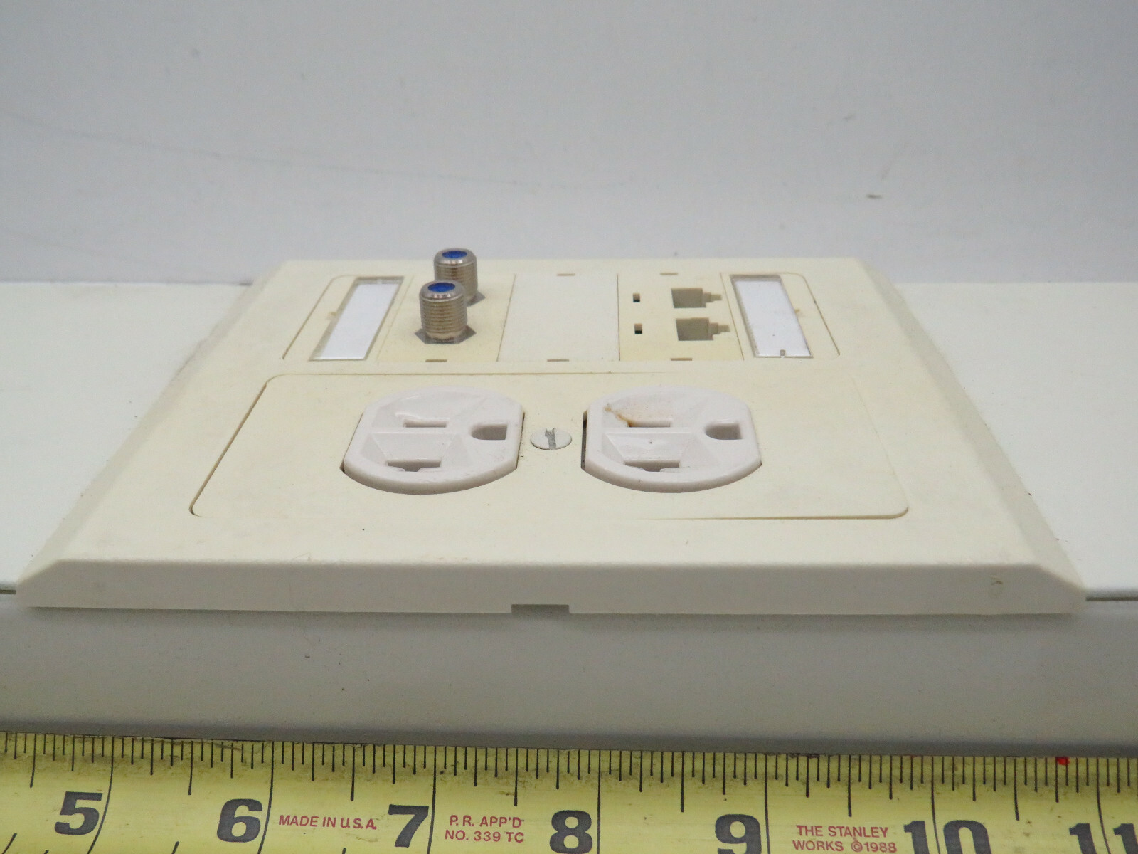 Wiremold V4000SA2 Raceway 4000 Loaded Sample w/ Receptacles COAX ...