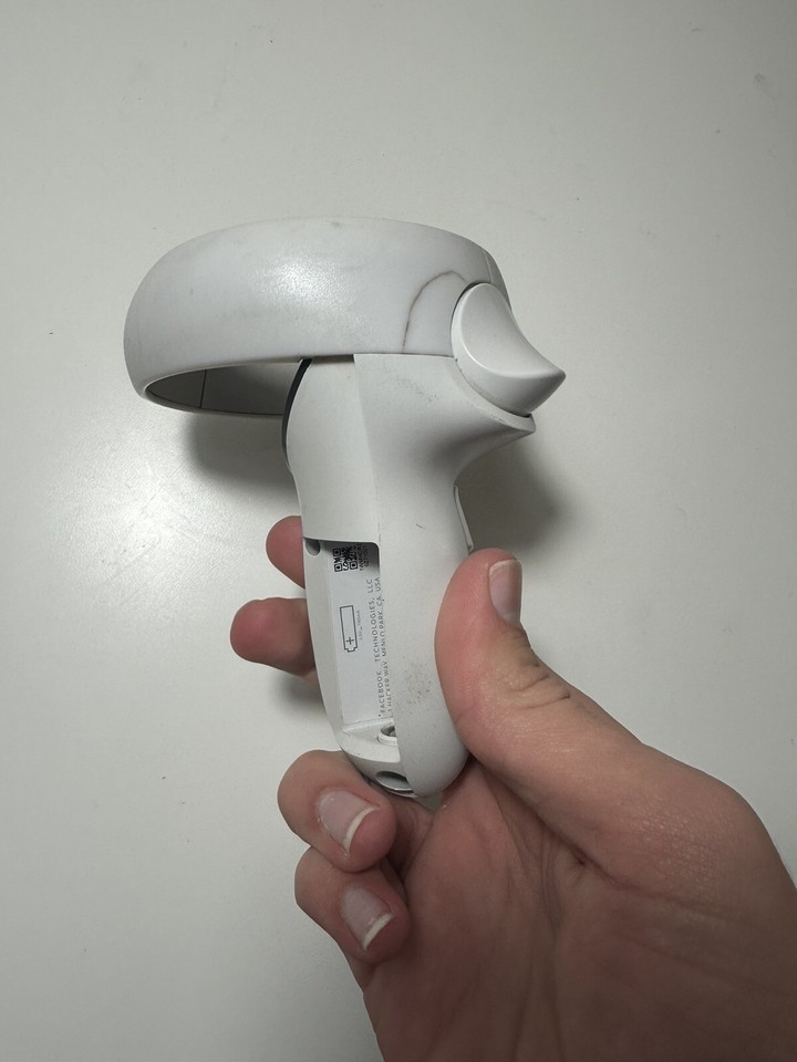 READ Genuine Oculus Quest 2 VR Controller (Right Hand) Controller Only ...