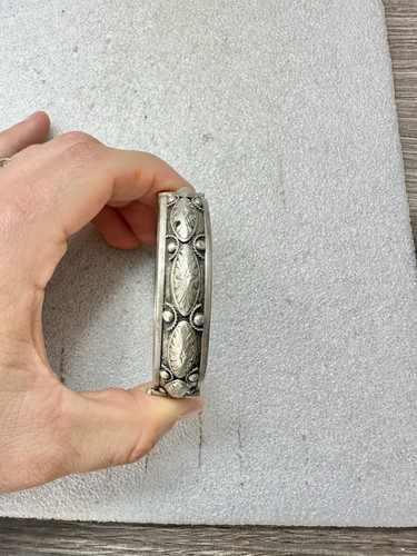 VTG Silver Tone Raised Design Hinged Pin Clasp BANGLE Bracelet 2.5” | eBay