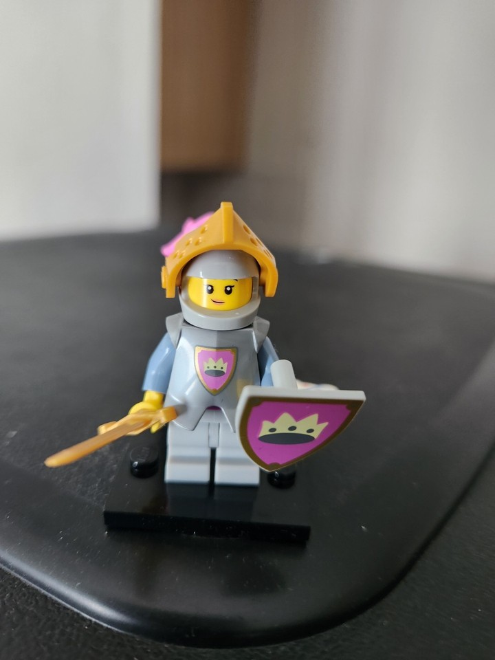 LEGO CMF Series 23 Pink Knight of the Yellow Castle Minifigure 71034 ...