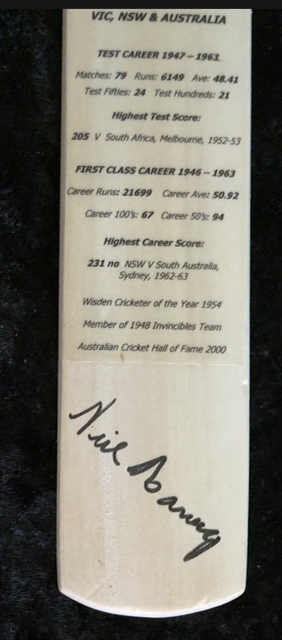 NEIL HARVEY EX AUSTRALIAN CRICKETER SIGNED MINI CRICKET BAT REDUCED ...