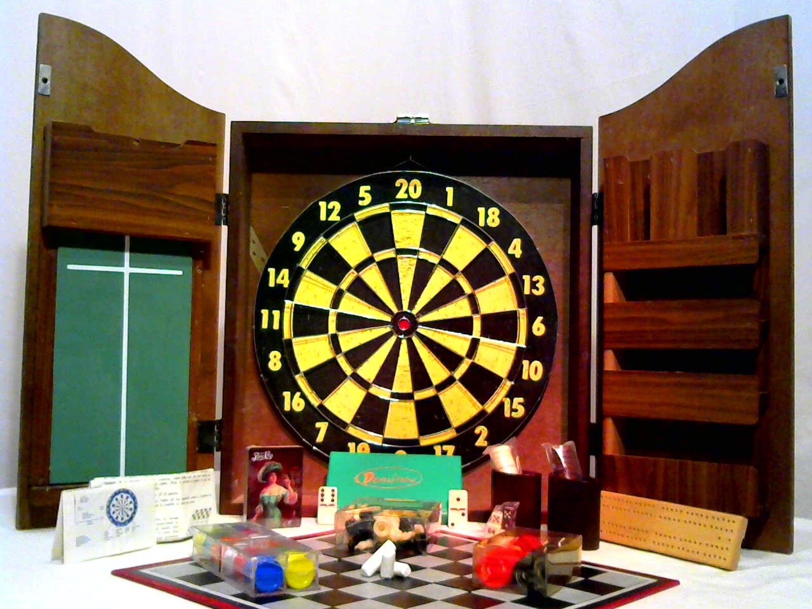 Performax King's Head Dart Board & game set with matching coaster mini ...