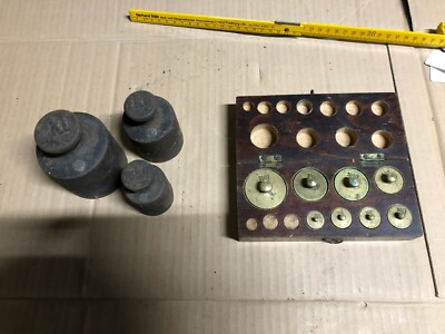 Alte Messing Gewichte für Waage in Holzschatulle und 3 Metall ...