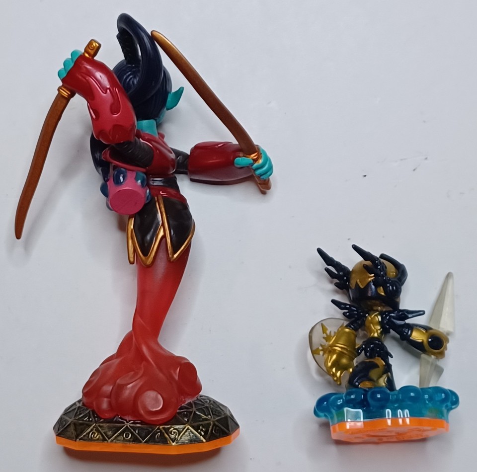 Skylanders Giants Scarlet Ninjini & Legendary Chill LightCore Lot Of 2 ...