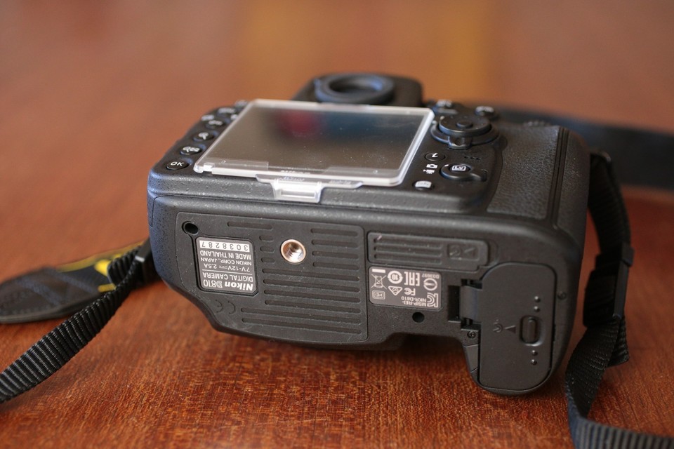 Nikon D810 camera body - shutter count 1,992 - very clean, low use body ...