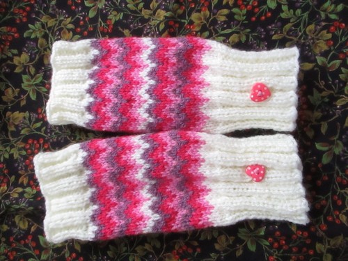 Women's Fingerless wrist warmer/mittens Raspberry Ripple with heart ...