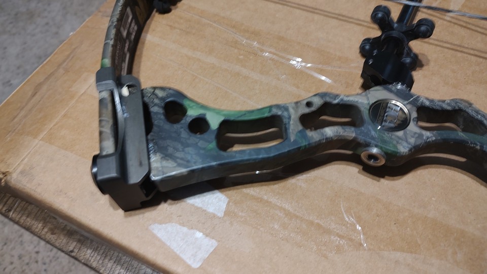 NEW HIGH COUNTRY ARCHERY IRON MACE RIGHT HAND COMPOUND BOW 70 LB 30 ...