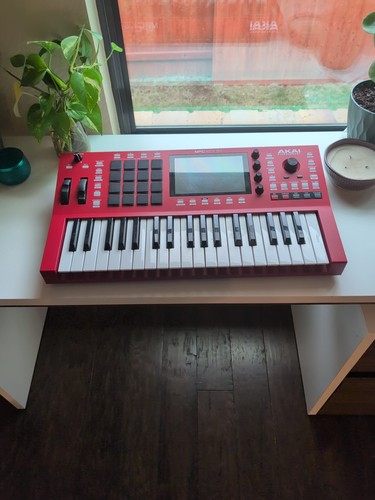 Akai Professional MPC KEY 37 Standalone MPC Audio Production Recording ...