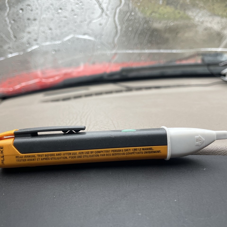 Fluke Volt Alert 1AC-A II Voltage Detector Tester 90-1000VAC with Sound ...