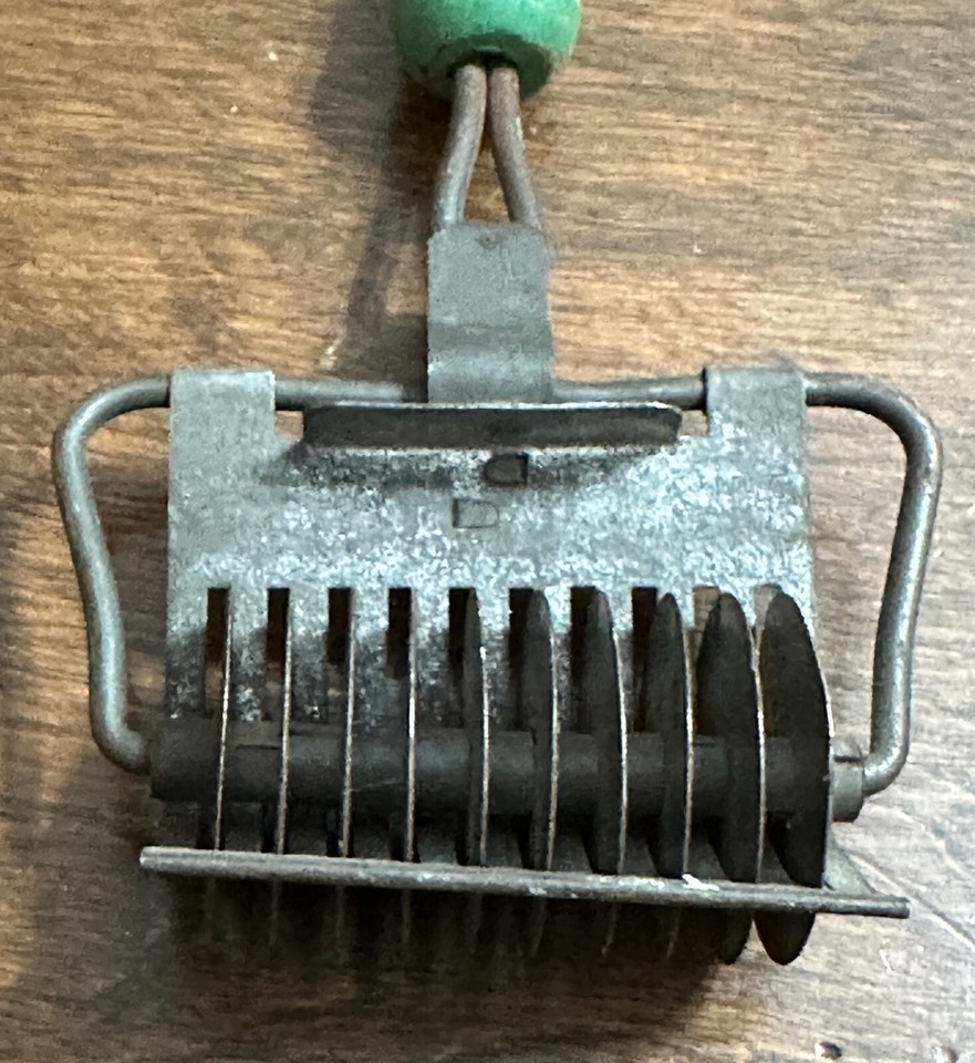 Vintage GREEN Wood Steel Pasta Herb Noodle Cutter Made in USA Handheld ...