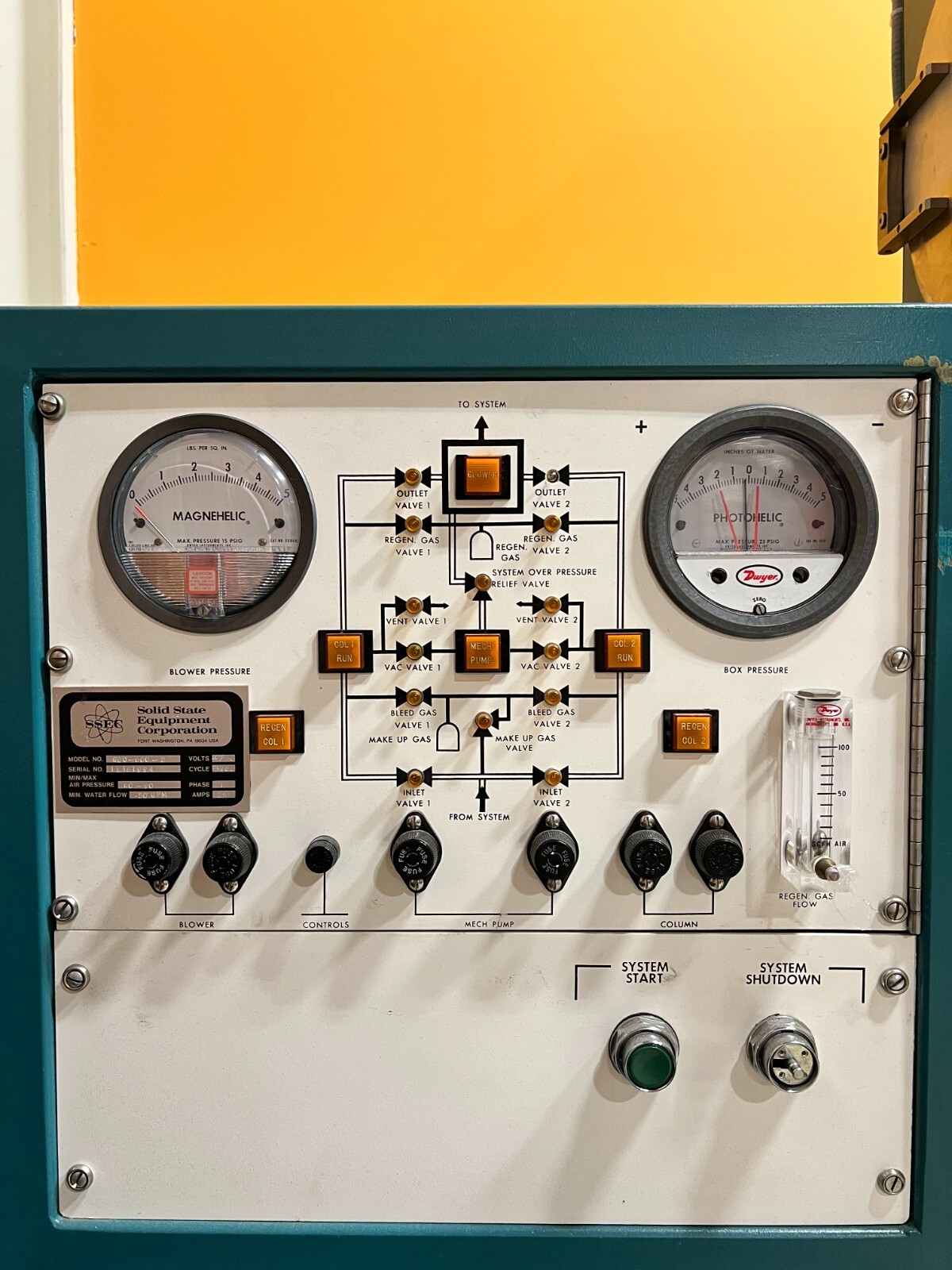 Solid State Equipment Corp (SSEC) 2100 Seam Sealing Glove Box System ...