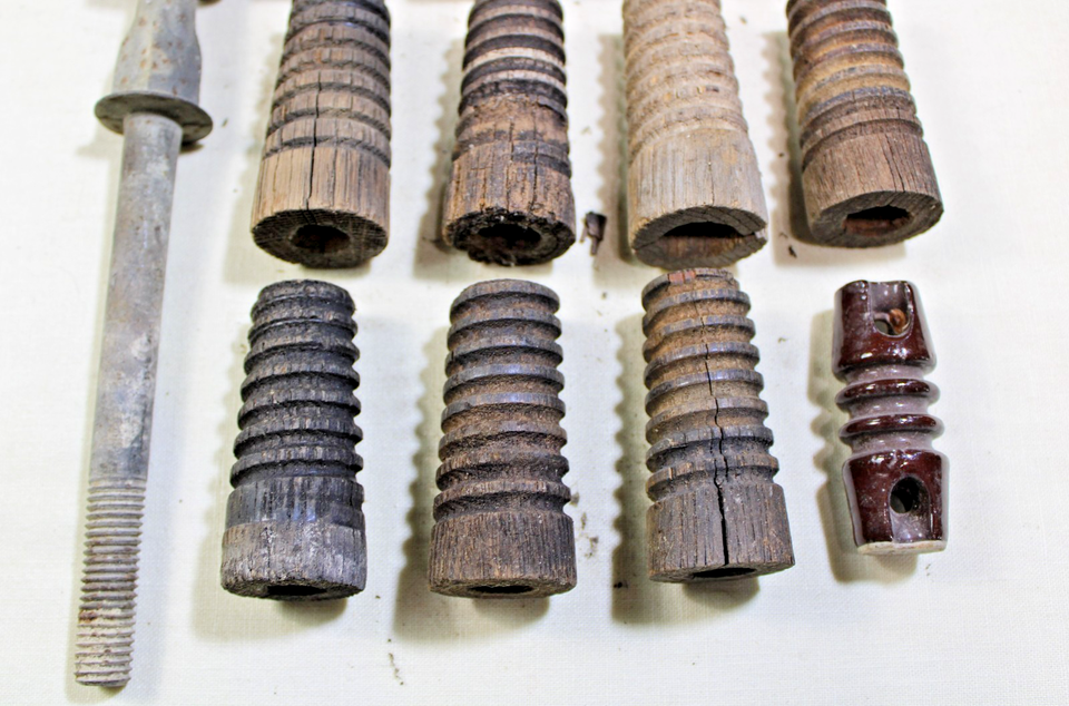 14 PC LOT VINTAGE WOODEN INSULATOR THREADED POST STEEL MOUNTING POST ...
