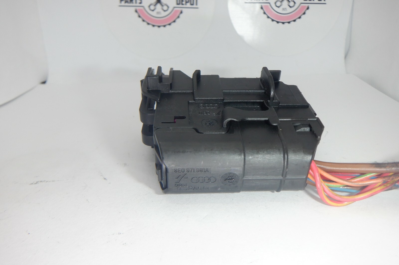 2004 AUDI A8 FLAT HOUSING W/ CONTACT LOCKING MECHANISM 8E0 972 701, 8E0 ...