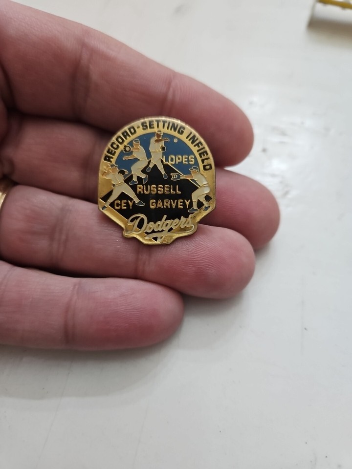 LOS ANGELES DODGERS Vintage Record-Setting Infield Unocal 76 Hat Lapel ...