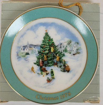 AVON - 3" Miniature Christmas Plate - Trimming The Tree, New (1978) | eBay