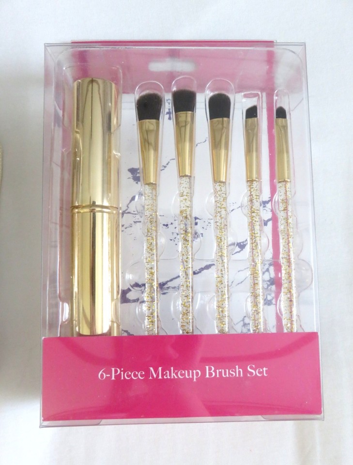 Beauty Items Mixed Lot, Beige Travel Makeup Bag and a Makeup Brush Set ...