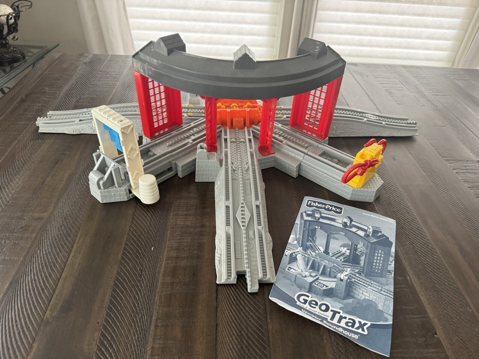 Fisher Price GeoTrax Railroad Train Set Working Roundhouse w ...