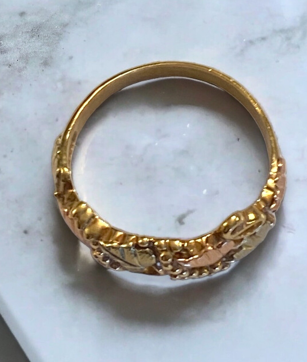 GORGEOUS Vintage Solid 10k Multi Tone Gold Grapevine Design Band Ring ...