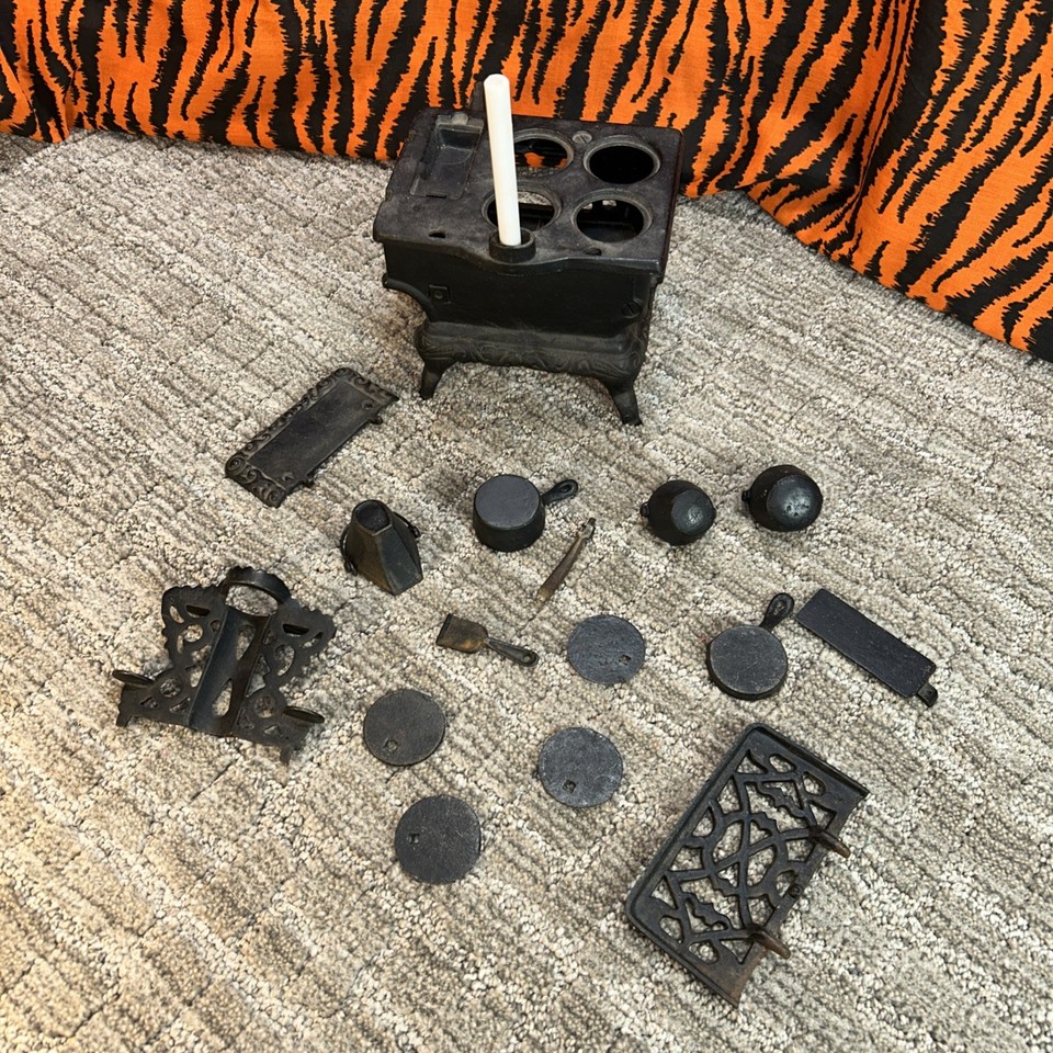 Vtg Crescent Mini Cast Iron Wood Stove Pots Pans Accessories Salesman ...