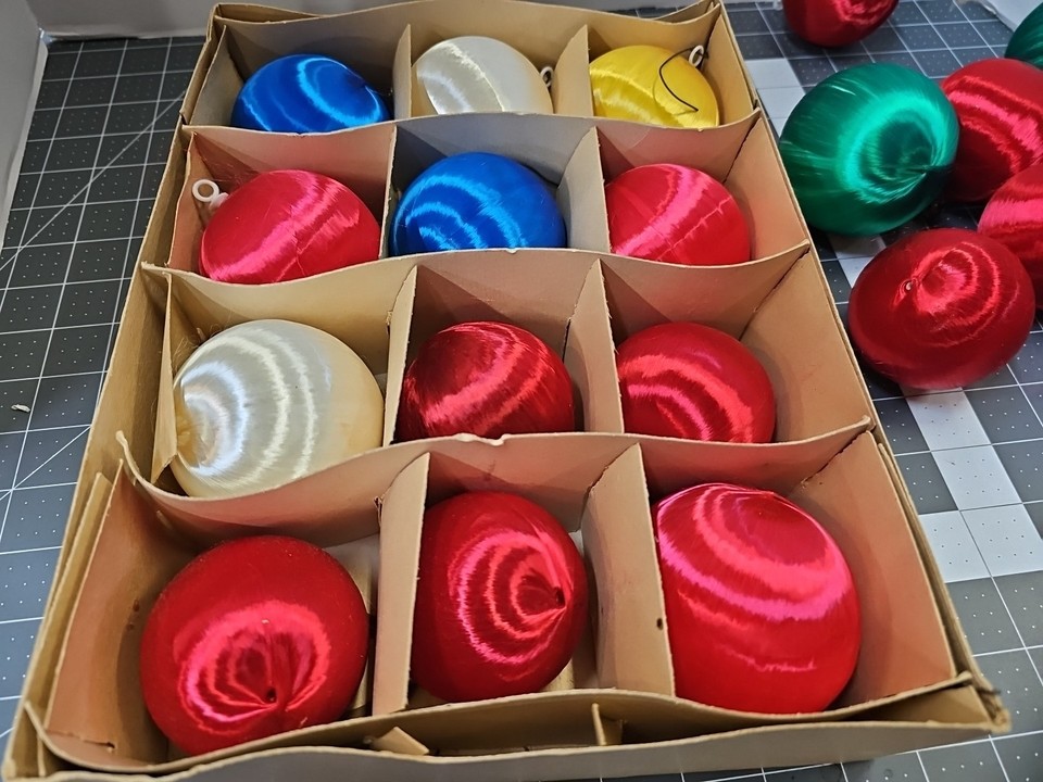 19 Vintage Satin Silk Thread String Ball Christmas Ornaments Multi ...
