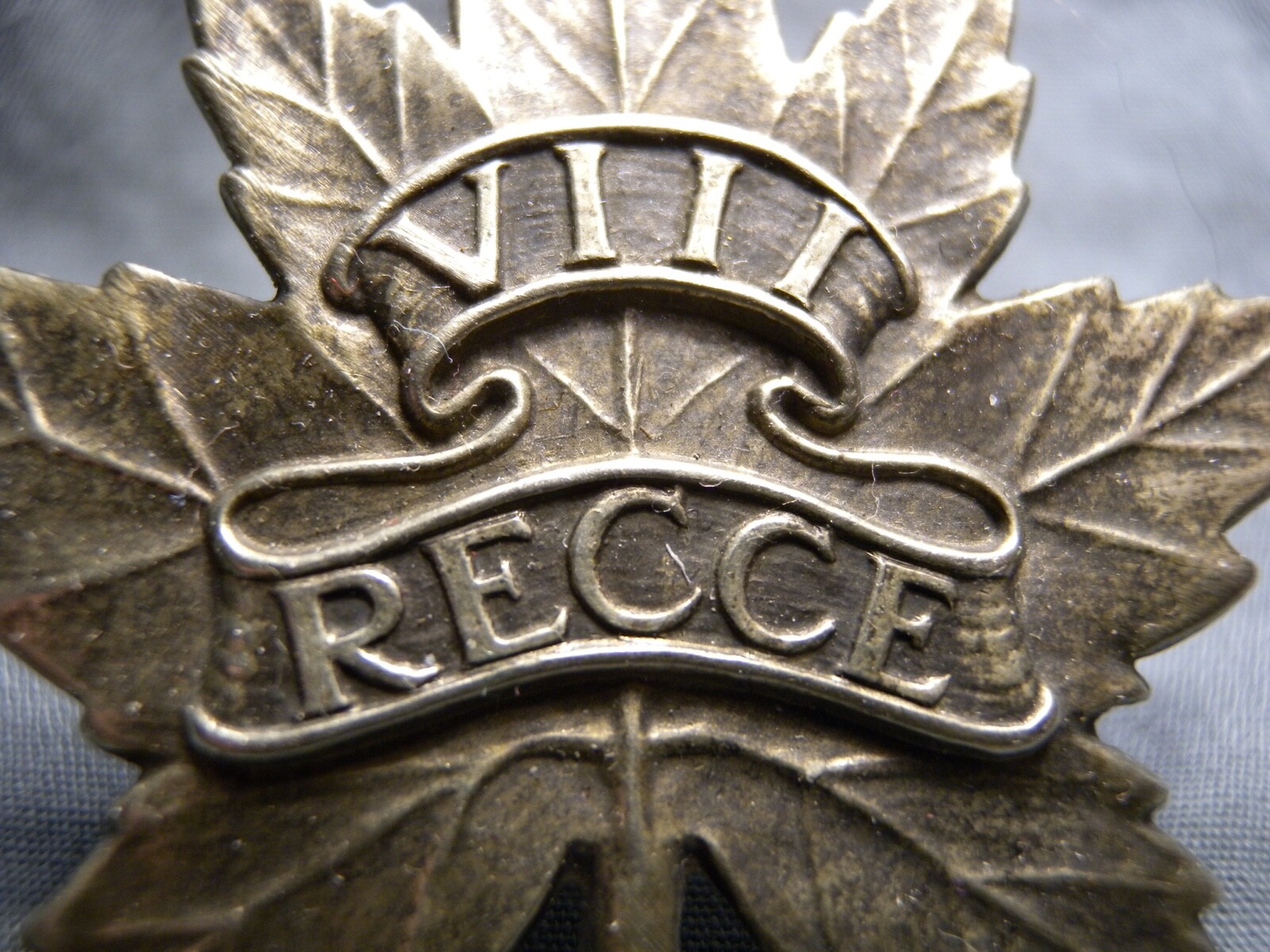 8th RECONAISSANCE REGIMENT WWII CAP BADGE 1942 C40 CANADA WHITE METAL ...