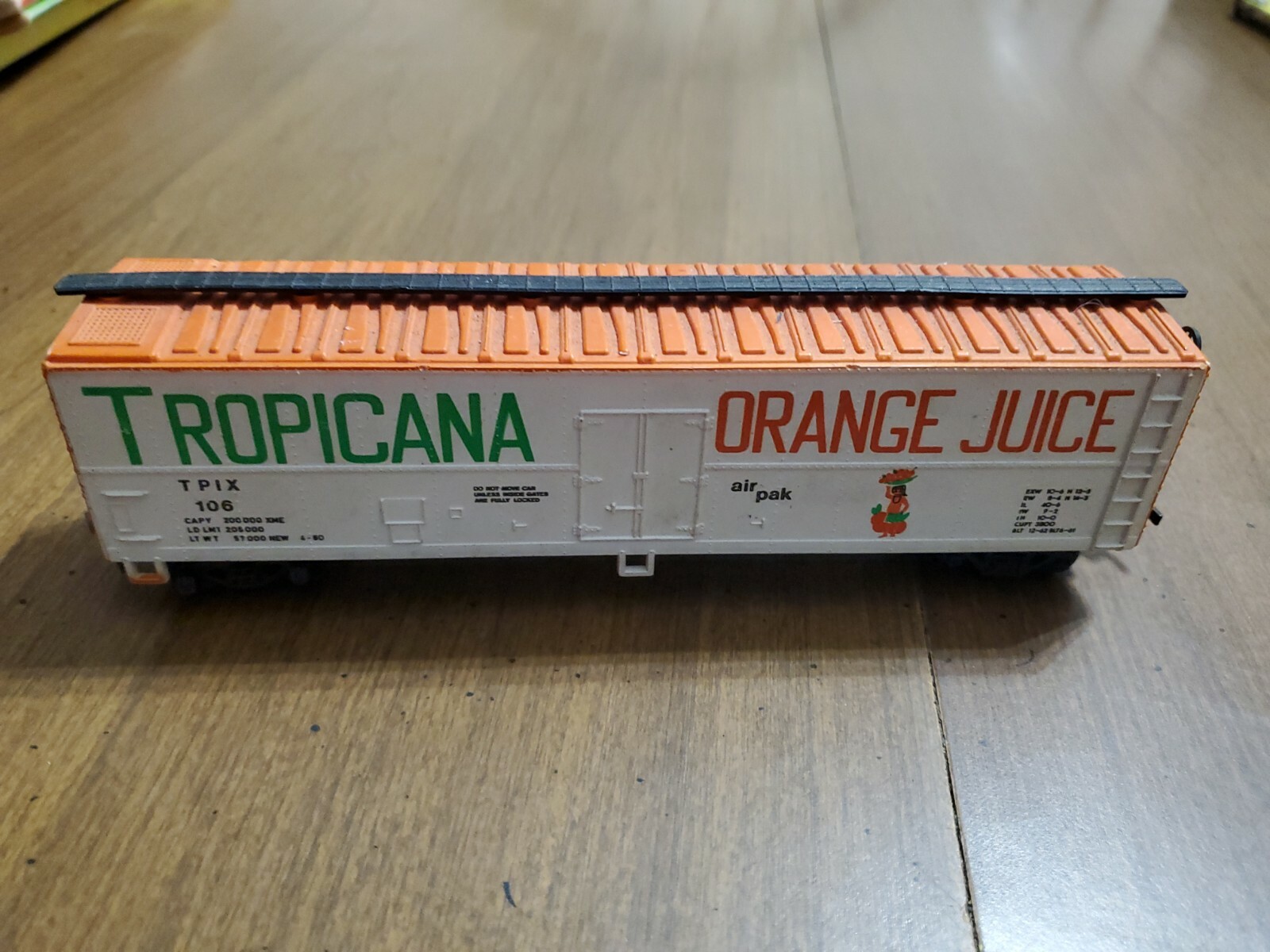 HO Scale "Tropicana Orange Juice" TPIX 106 50’ Freight Train Box Car ...