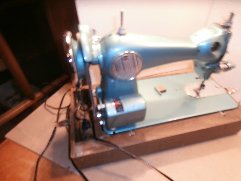 vintage Dressmaker sewing machine Deluxe precision, premier S30ICC | eBay