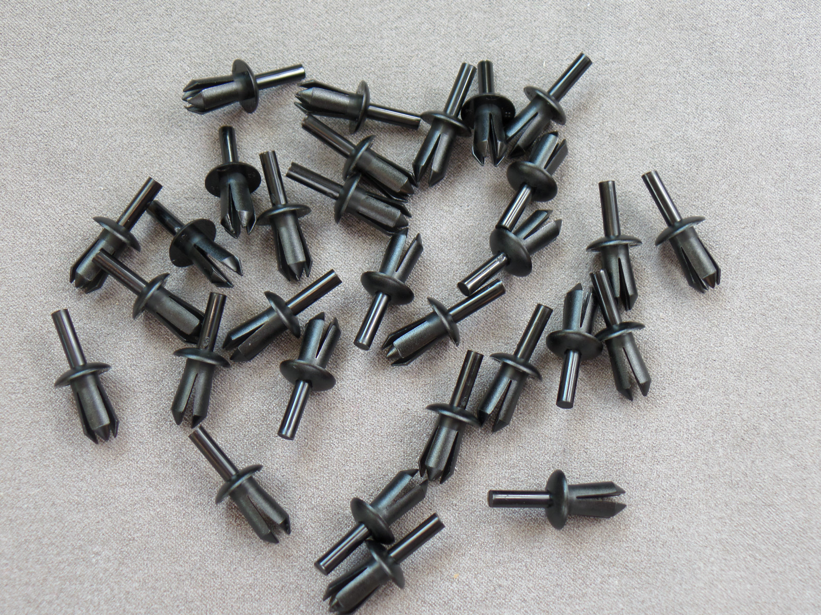 30x Radkasten Innenverkleidungsclip Clips für Mercedes W202 220 W124 ...