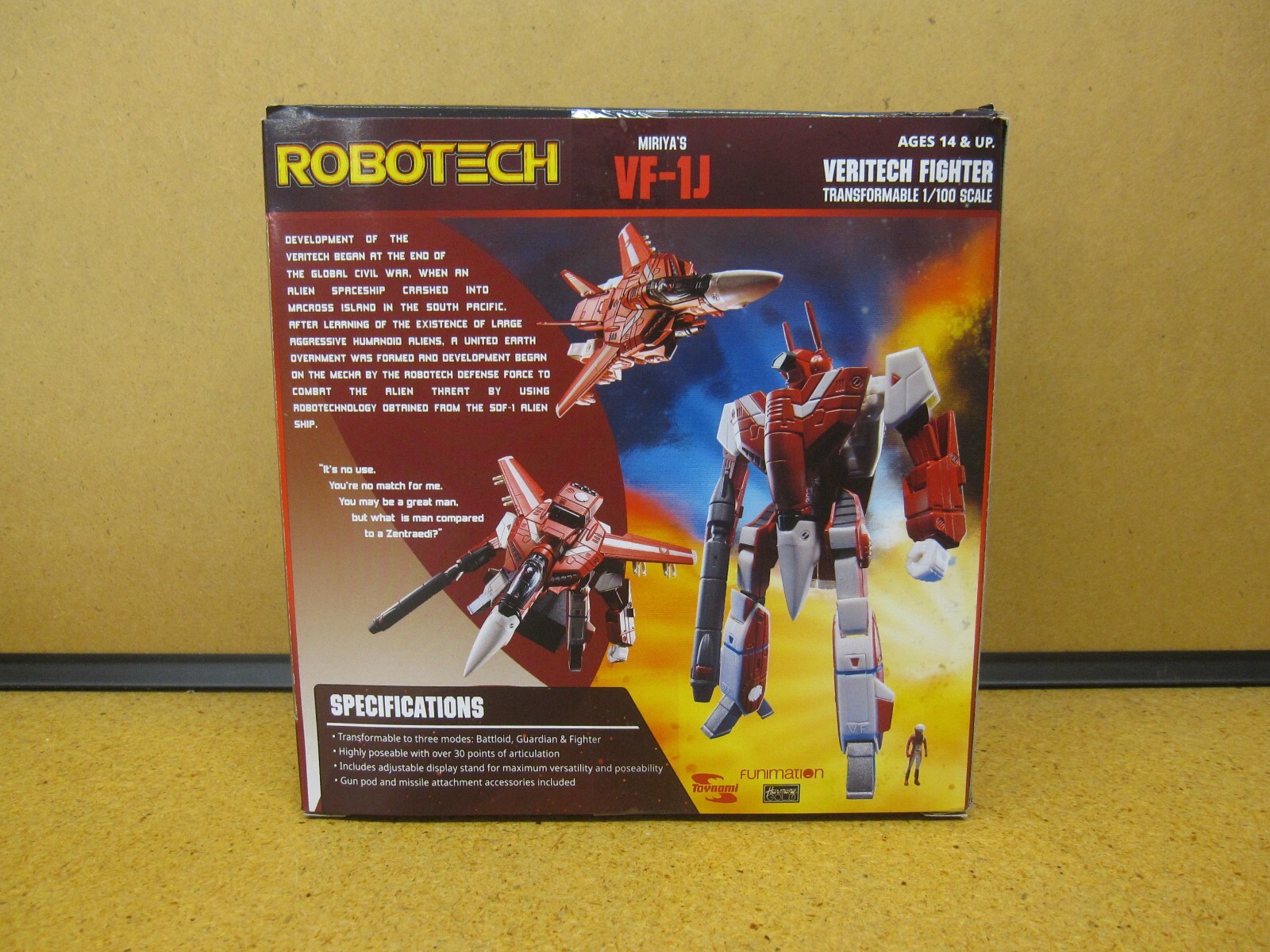 Robotech Transformable 1/100 Scale Veritech with Action Figure Pilots ...