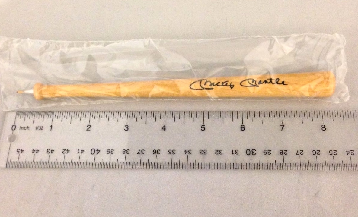 NEW YORK YANKEES MINI BASEBALL BAT 8 1/4" SOUVENIR WOOD PEN | eBay