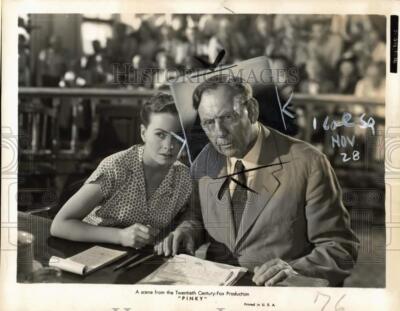 1949 Press Photo Actors Basil Ruysdael & Jeanne Crain star in "Pinky ...