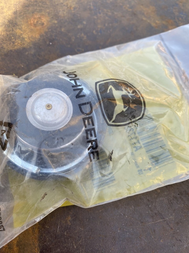 (MC8) John Deere Radiator Cap AT173610 | eBay