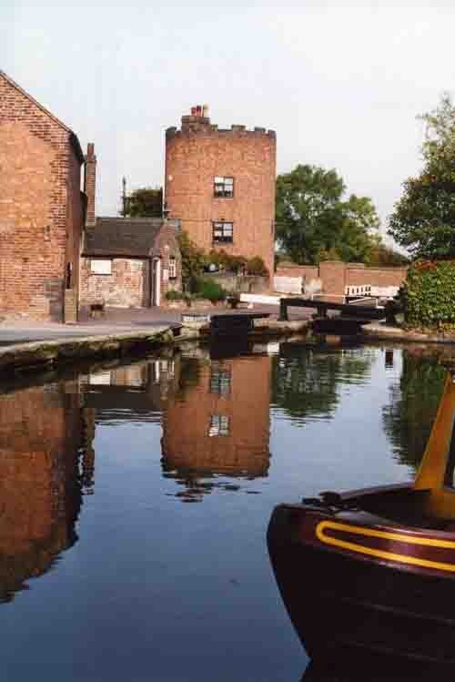 Postcard of Gailey roundhouse and lock on the Staffs & Worcs Canal ...