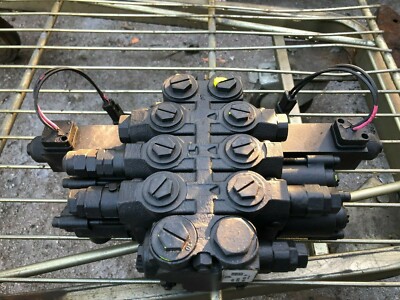 GENUINE JCB 1CX 3 SPOOL VALVE BLOCK P/N 332/W3572 | eBay