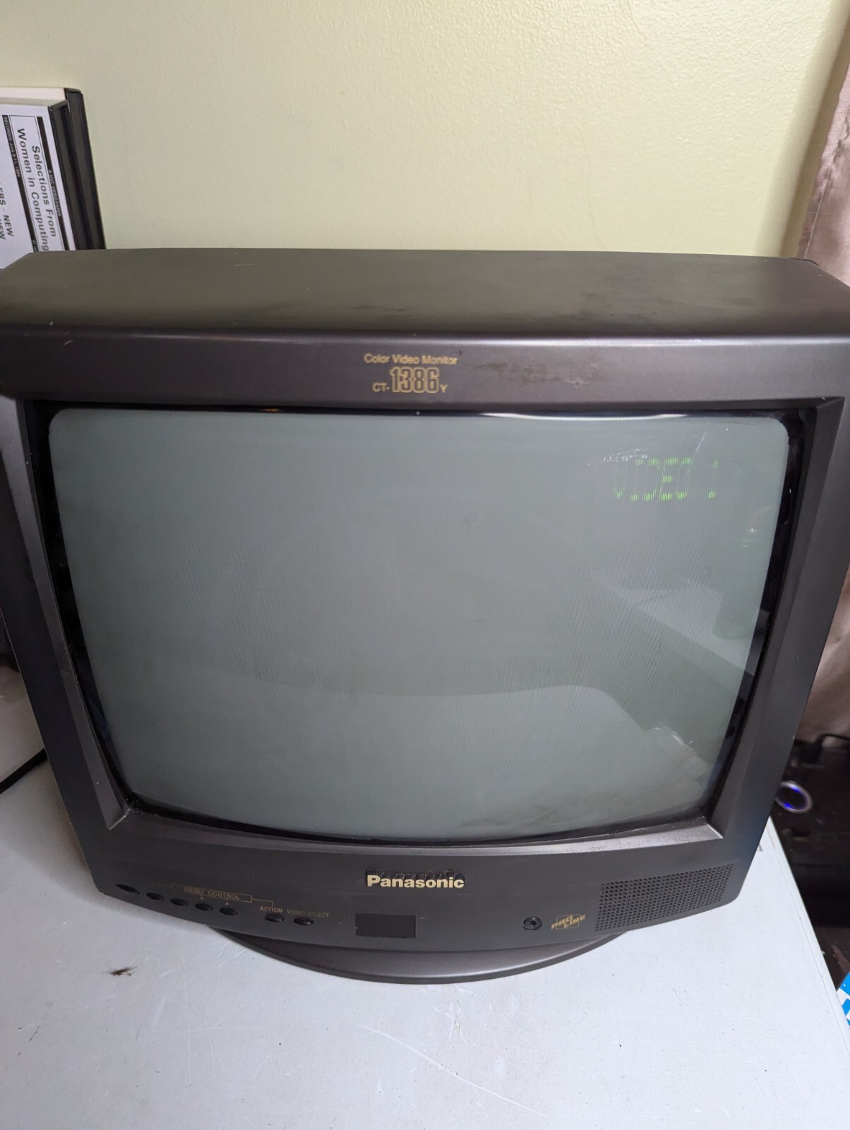 Panasonic CT-1386YD Color Video CRT TV Monitor 13" S-Video Proline ...