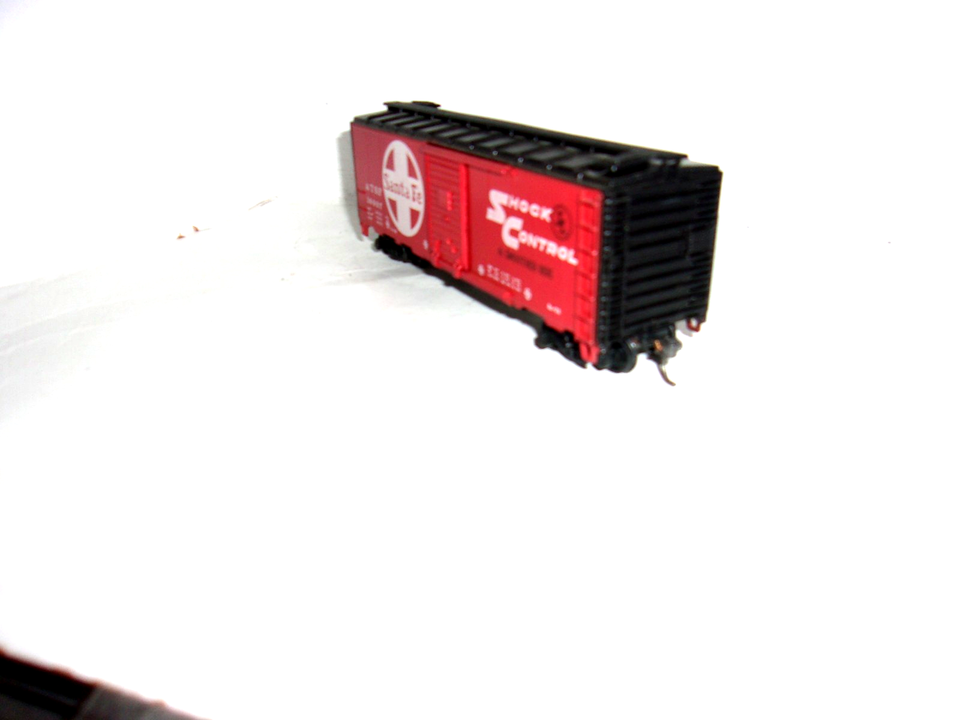 D3 (HO) Athearn Santa Fe “Shock Control” 40’ Box Car ATSF 16987 w/box ...