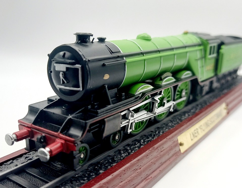 LNER FLYING SCOTSMAN Steam Locomotive Train Model Railway Display Scale ...