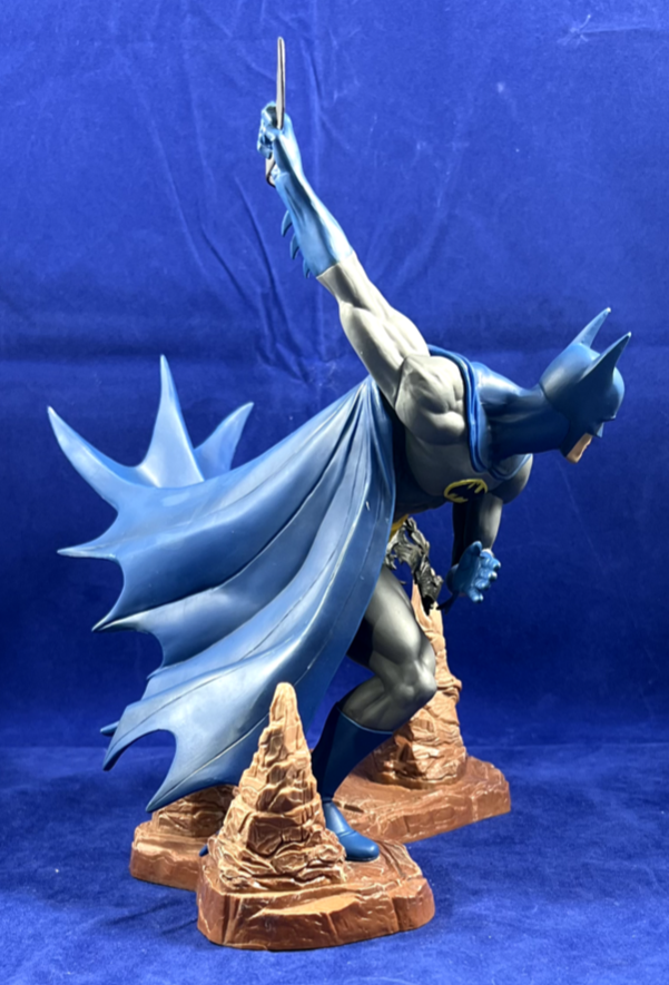 Batman DC Gallery Classic Batman Figure DioramaPVC Statue Gamestop ...
