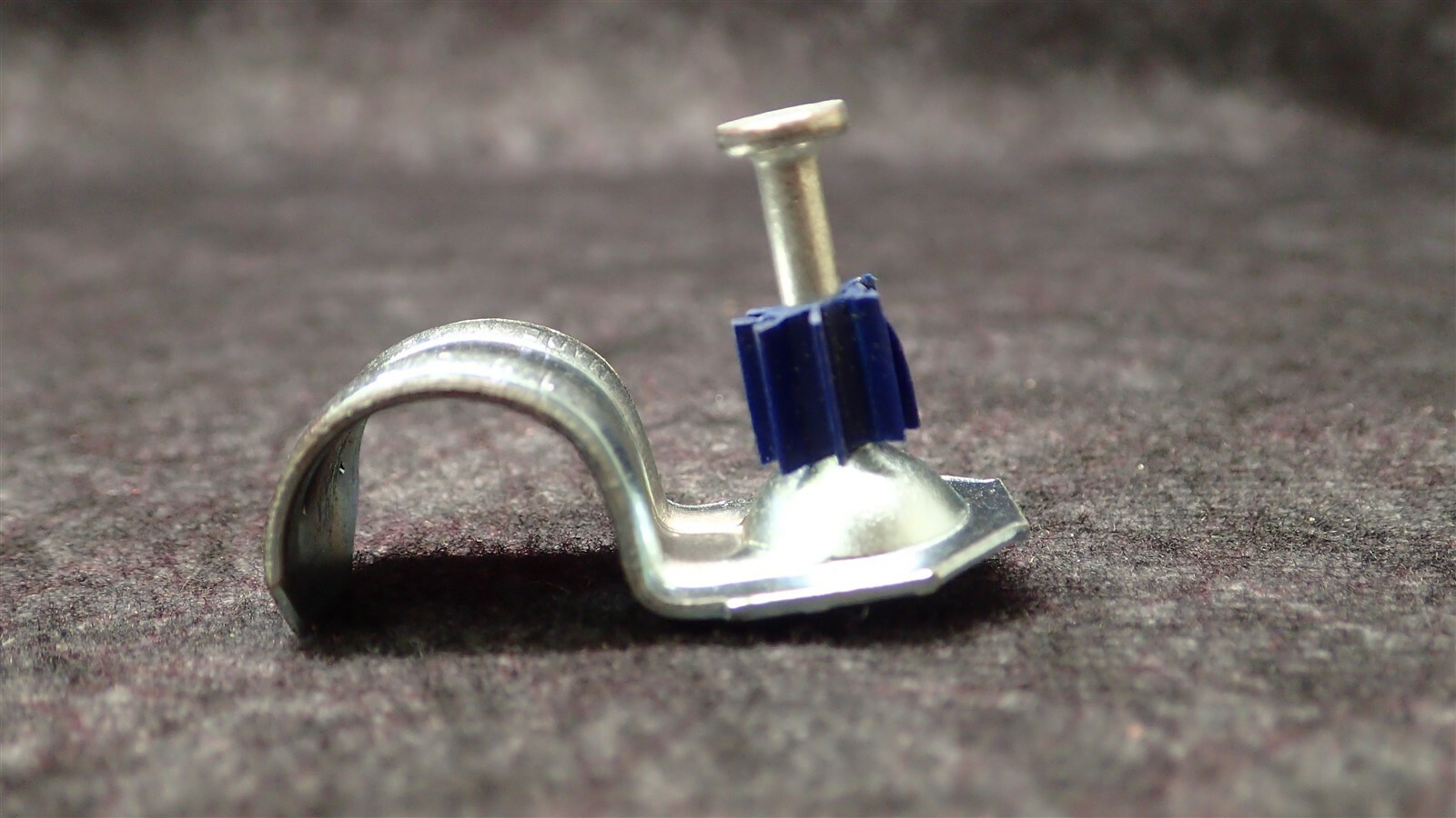 MASTERSET 100 Fasteners CC50-DP100, .300 x 1" x 1/2" Strap Half Clip ...