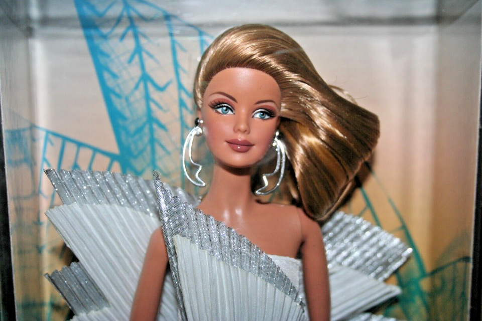 Pink Label Dolls of World Landmark Collection Set of 4 Barbie Dolls-New ...