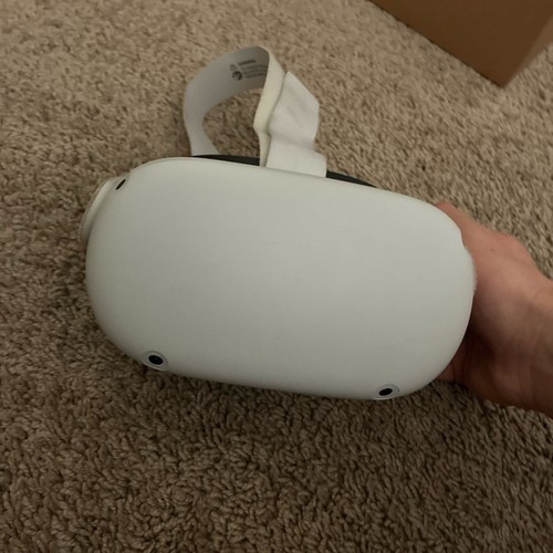 Oculus Quest 2 With Controllers And Box. Left Controller Missing Wrist ...