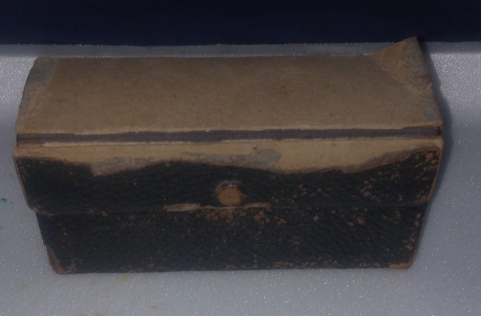 RARE 1906 TRAVEL GAME KIT: 10 BONE DICE, NICE OLD OAKEN CARD SET, 90 ...